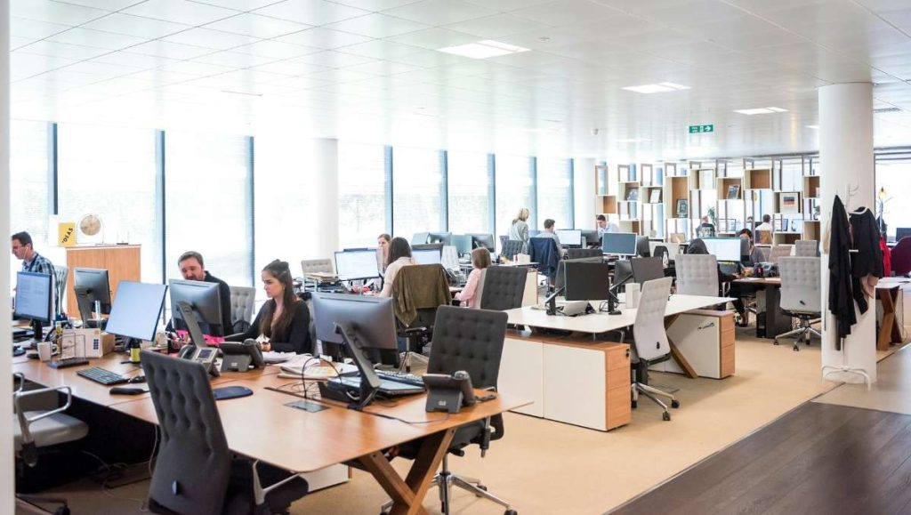 Simple Suggestions for a Better Workplace Through Smarter Desk Design